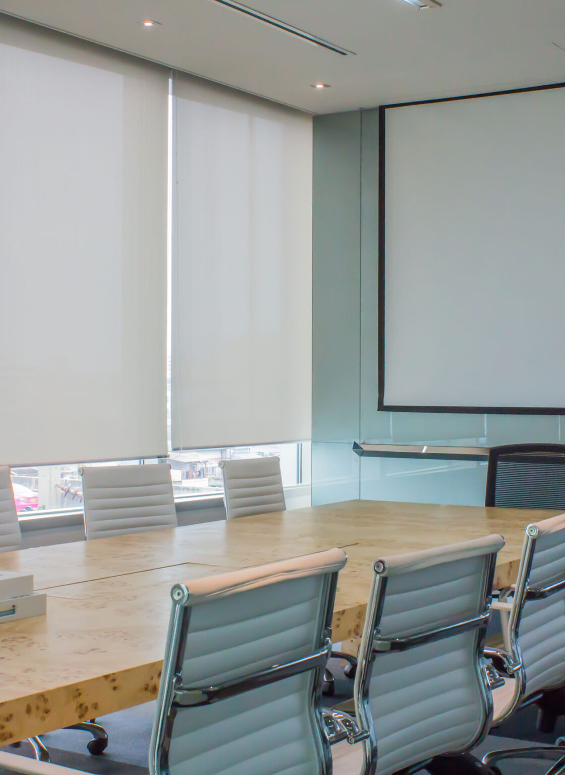 Rollos im Büro für angenehme Arbeitsatmosphäre